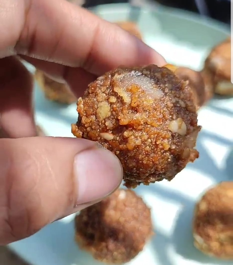 Make leftover roti ladoo, the sweet dish of the weekend | वीकेंड पर ...